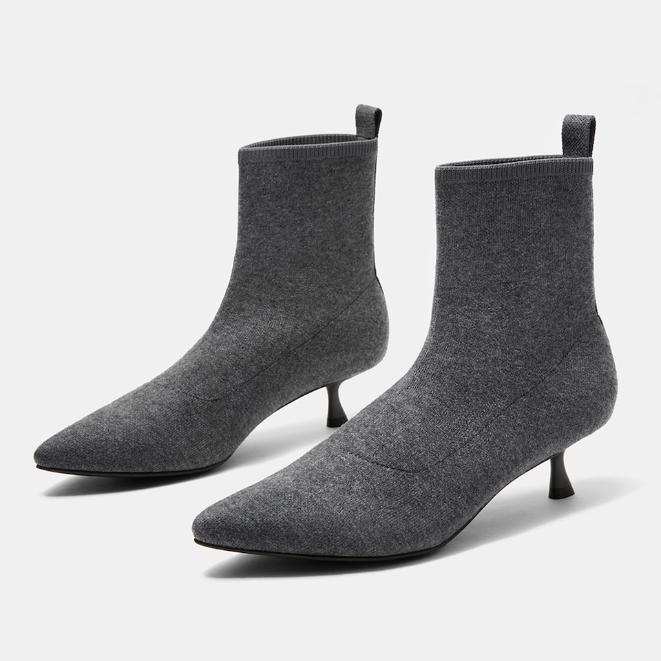 Naomi Wool Pointy Washable Kitten Heel Boots in Rich Grey | VIVAIA