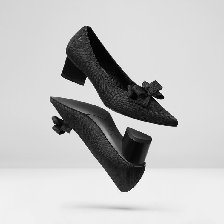 Tracy Pointed-Toe Chunky Washable Heels in Solid Black | VIVAIA