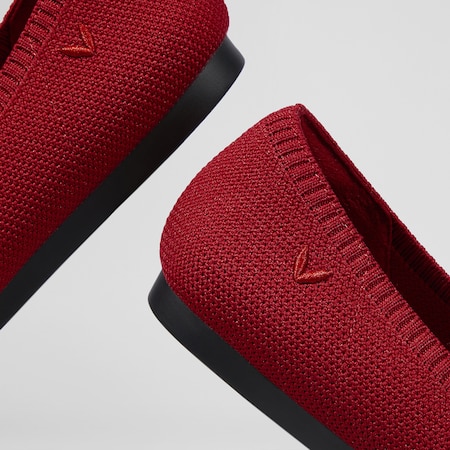 Aria5° Comfortable Pointy Flats in Ruby Red | VIVAIA