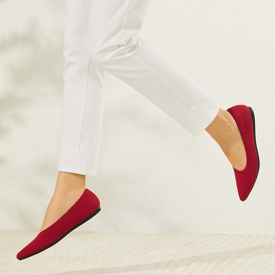 Aria5° Comfortable Pointy Flats in Ruby Red | VIVAIA