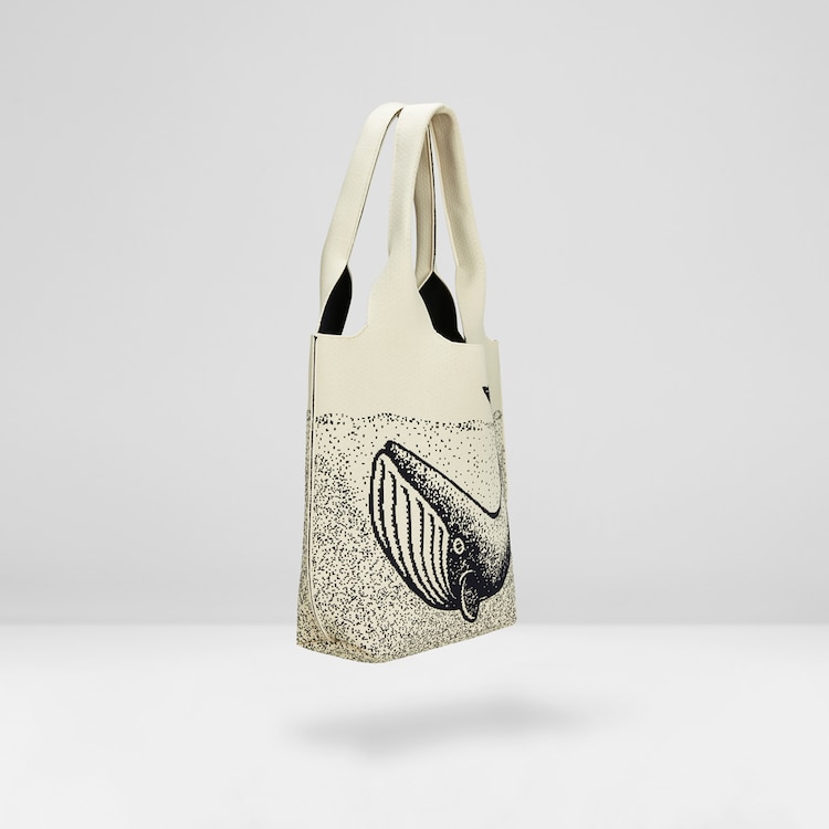 Yoki Tote Bag in Marine Whale-Sustainable & Washable Knitbags | VIVAIA