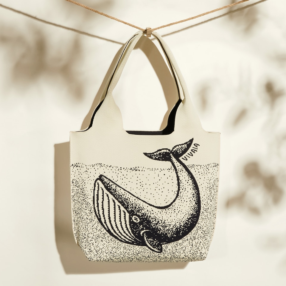 Yoki Tote Bag in Marine Whale-Sustainable & Washable Knitbags | VIVAIA