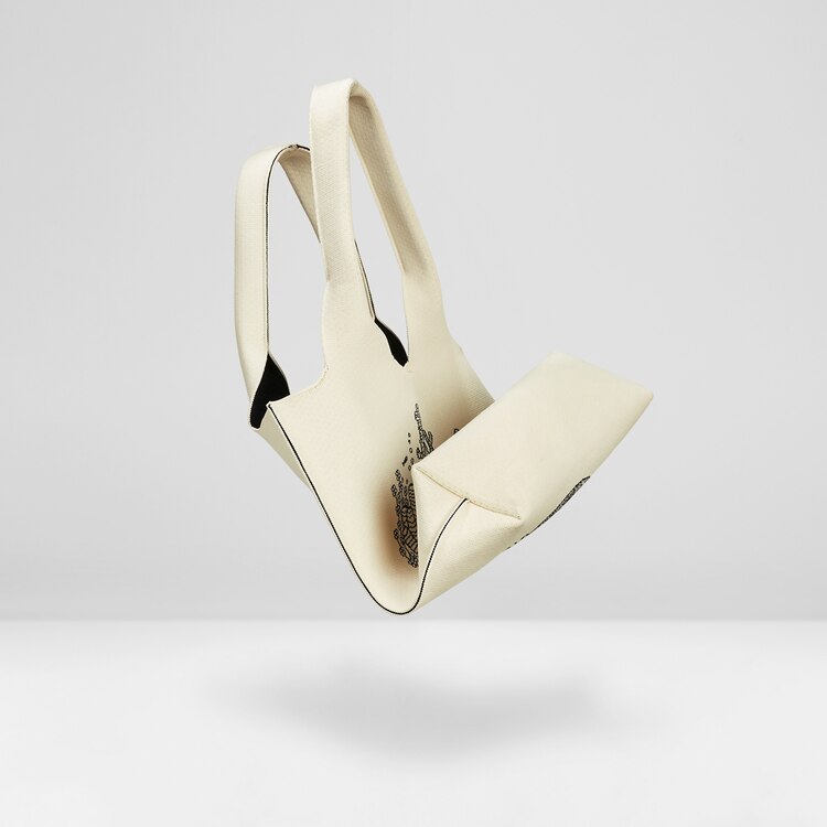 Yoki Tote Bag in Ocean Heart-Sustainable & Washable Knitbags | VIVAIA