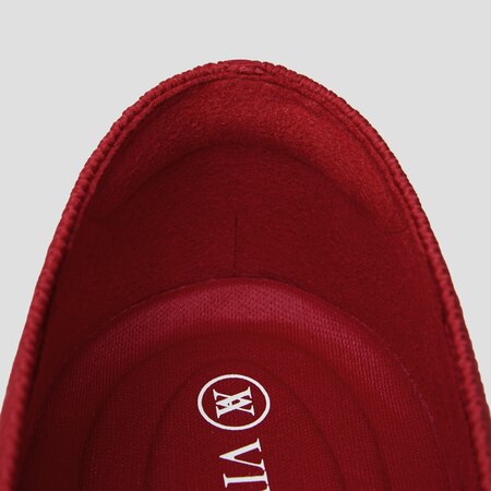 Aria5° Comfortable Pointy Flats in Ruby Red | VIVAIA