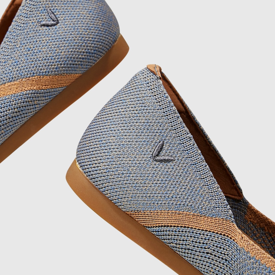 Vienna Pointed-Toe V-Cut Flats in Sandy Blue-Sustainable&Washable | VIVAIA