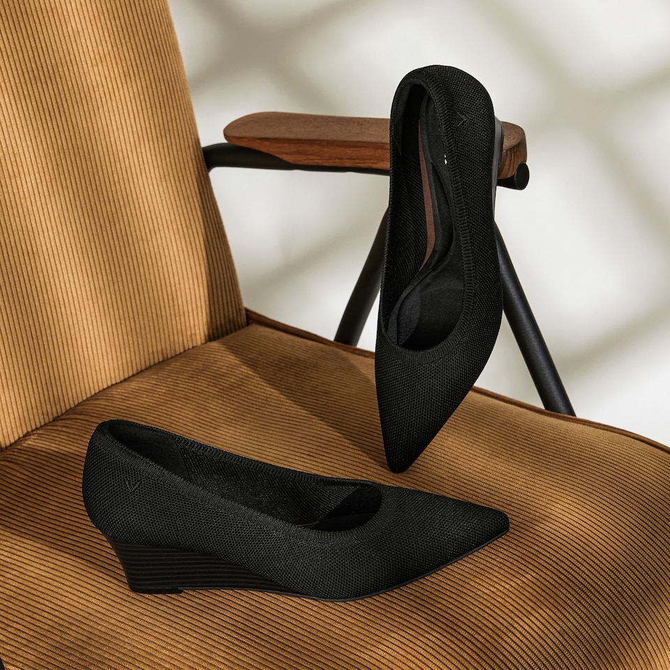 Aria Pointed-Toe Wedge in Black-Sustainable & Washable | VIVAIA